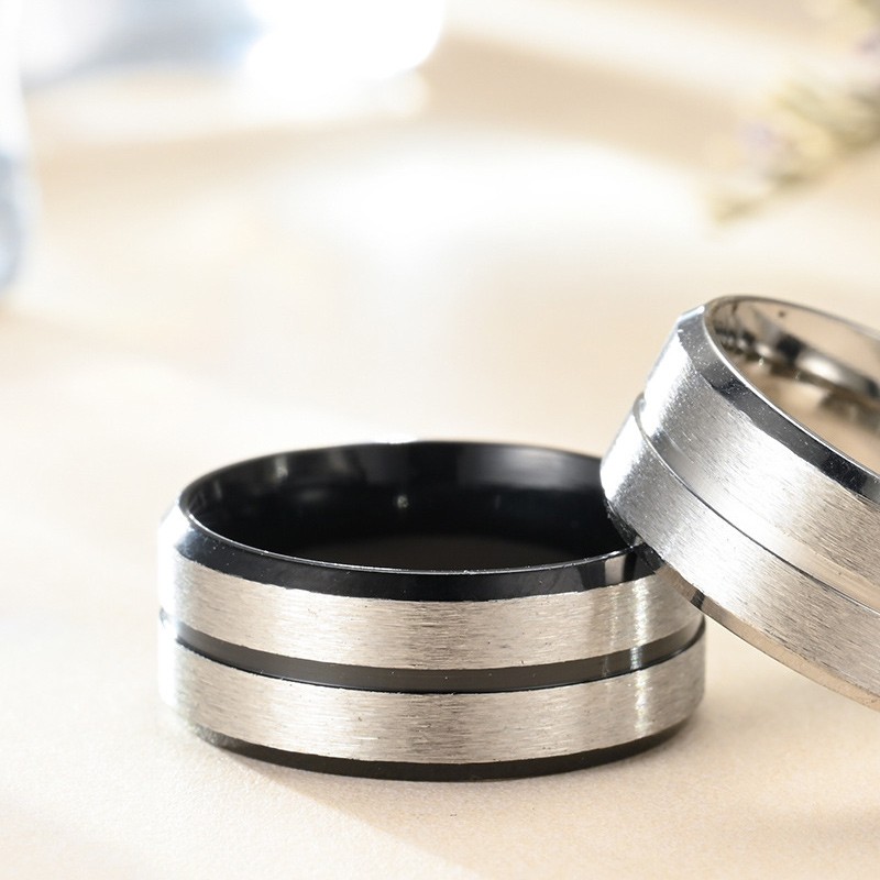 Nemesacél férfi gyűrű fekete sávokkal • Nemesacél gyűrűk